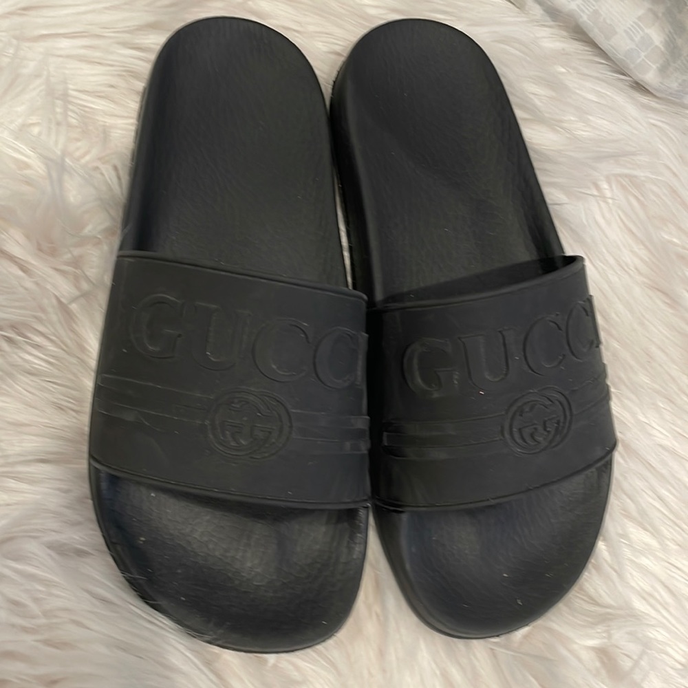 Rubber St Gucci Pursuit Logo Flip Flop Slides. Black … - Gem